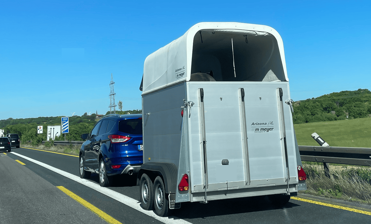 Sie Sind Mit Einem Lkw Mit Anhanger Unterwegs Und Wollen